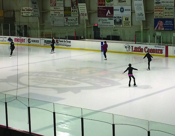 Practicing moves | News, Sports, Jobs - The Alpena News